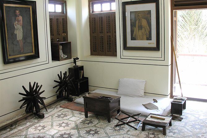 Mumbai: City Highlights Day Trip with a Local Train Ride - The Itinerary in Detail