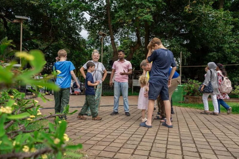 Mumbai: City & Slum Full-Day Exploration - Key Points