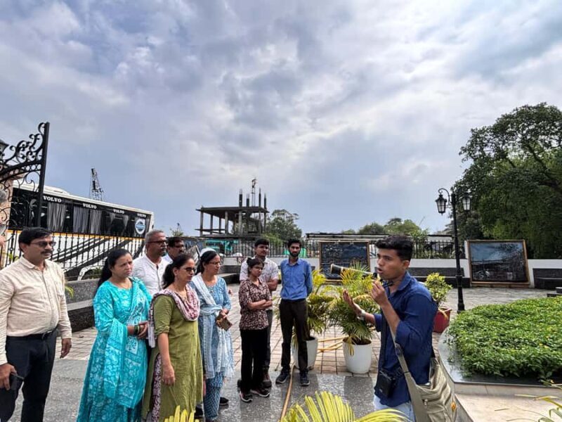 Mumbai: Heritage Walking Tour with local snacks - Who Should Consider This Tour?