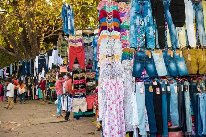 Mumbai Local Fashion Designers Shopping Tour with a Stylist - Key Points