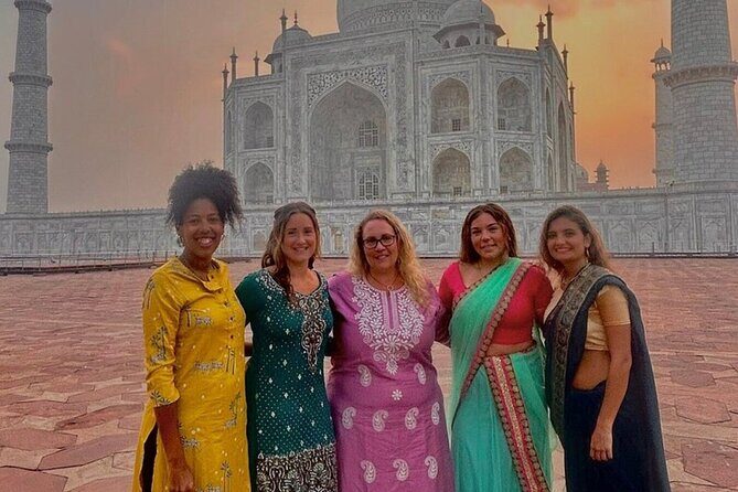 Mumbai: Private Day Tour Of Tajmahal With Car ,Entrance , Meal - FAQ