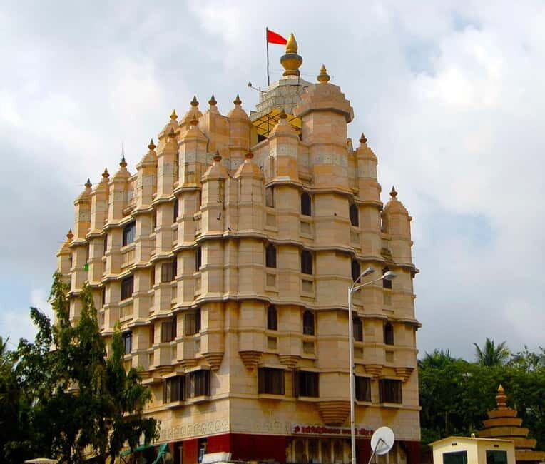 Mumbai: Siddhivinayak Temple, Bandra, Juhu Chowpatty - Mumbai: Siddhivinayak Temple, Bandra, Juhu Chowpatty — An Authentic Day in Indias Maximum City