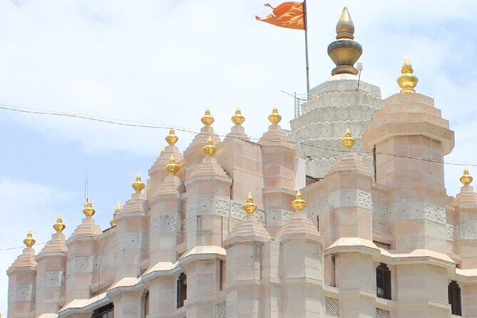 Mumbai: The Spiritual & Colorful Morning Tour with Breakfast - Key Points