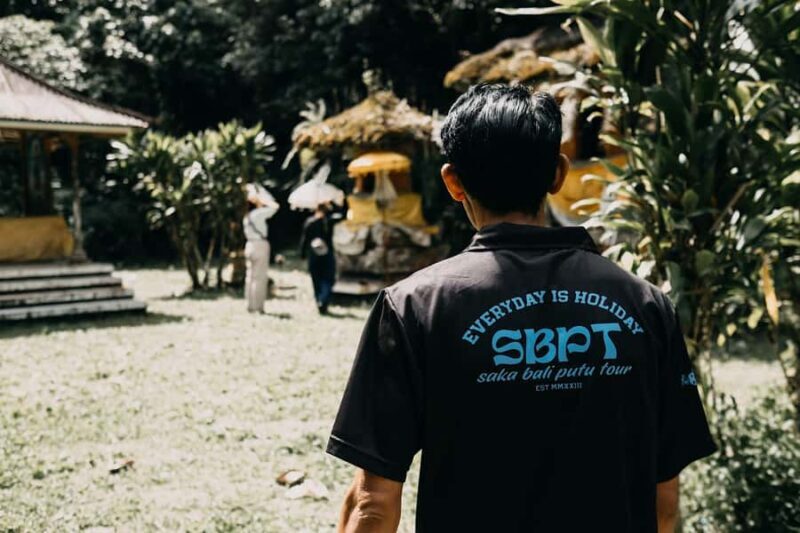 Munduk: Twin Lake Jungle Hike, Ulun Danu Temple, & Waterfall - Authenticity and Guide Expertise