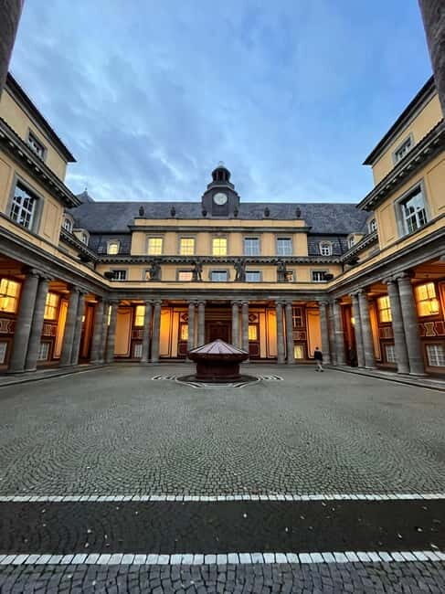 Munich: Guided Private E-Bike Tour with Beer Garden Lunch - Detailed Breakdown of the Itinerary
