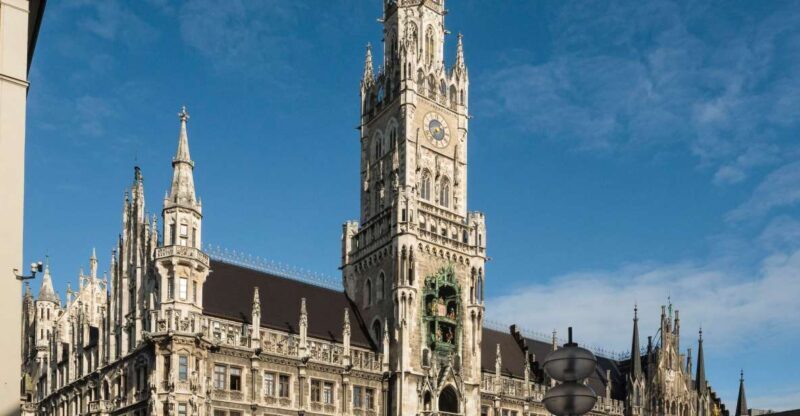 Munich: Guided Tour of the historic Town Hall on Marienplatz - An Introduction to the Tour