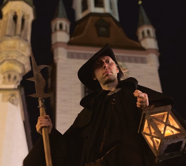 Munich: Night Watchman Tour for Kids (6 - 12 years) - 75 min - A Closer Look at the Experience