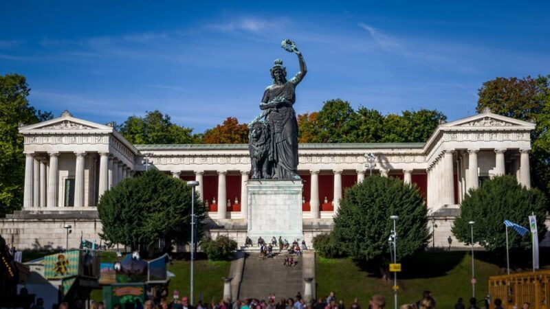 Munich: Oktoberfest Tour & Big Beerhall Evening Reservation - Practical Details and Tips