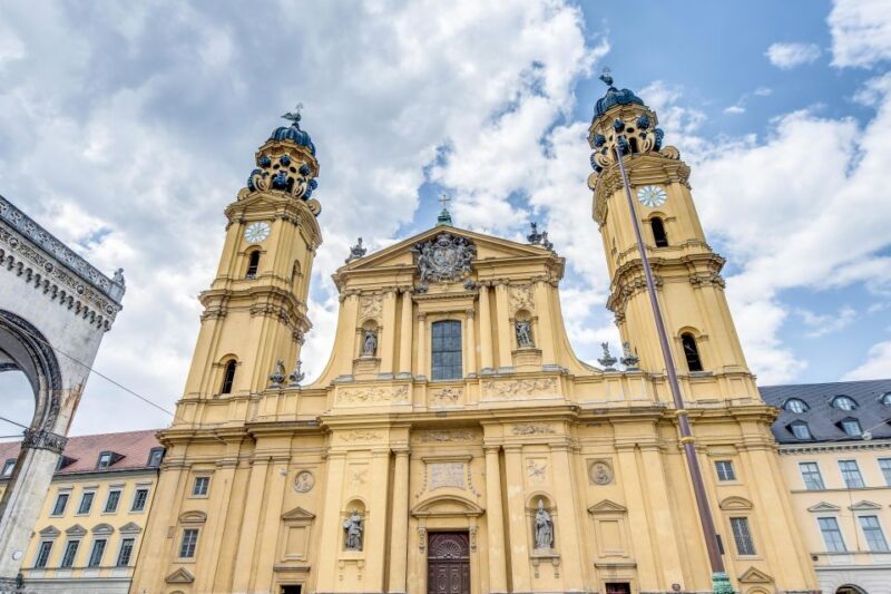 Munich: Old Town & Viktualienmarkt City Walk in German - Practical Considerations & Group Experience