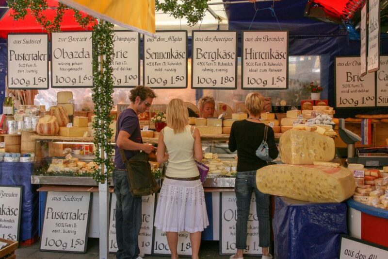 Munich: Old Town & Viktualienmarkt City Walk in German - Why This Tour Works