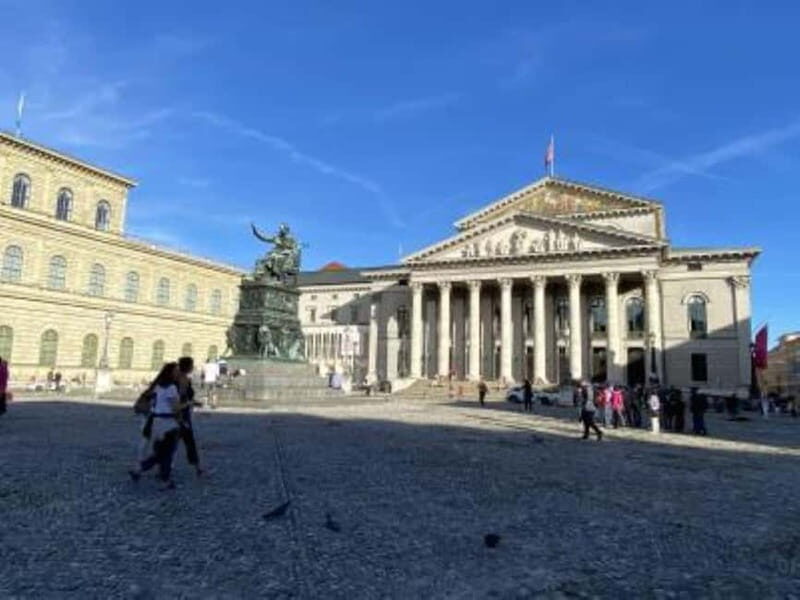 Munich: Sightseeing hopping Summer in the city with an aperitif drink - Key Points