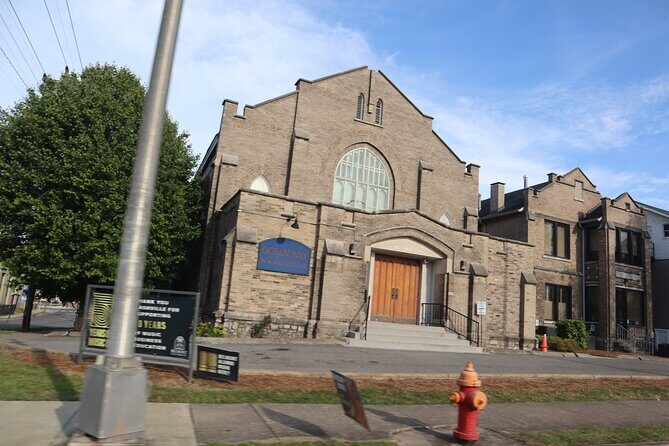 Music Row and 12th Avenue Van Tour - Authenticity Meets Entertainment