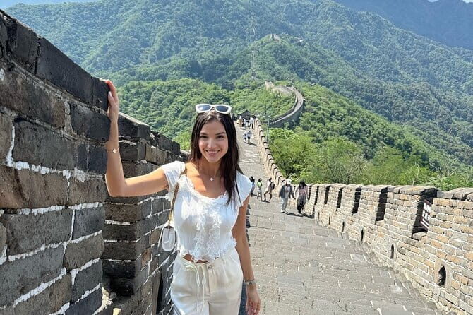 Mutianyu Great Wall VIP Pass Tour with English Speaking Driver - The Experience: What to Expect from the Mutianyu VIP Tour