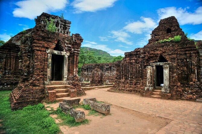 My Son Sanctuary Luxury Tour - Scenic Boat Return & Relaxation