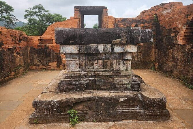 My Son Sanctuary Private Tour from Hoi An - Arrival at My Son Sanctuary: A Glimpse into Cham Architecture