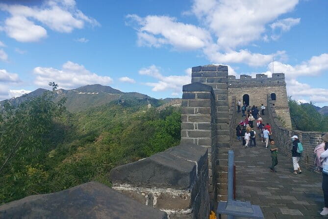 MyBus: Mutianyu Great Wall coach Tour with guide, lunch, ticket. - The Itinerary in Detail