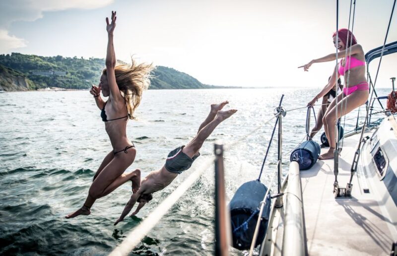 Mykonos: Catamaran Cruise with Lunch, Drinks and Transfer - Key Points