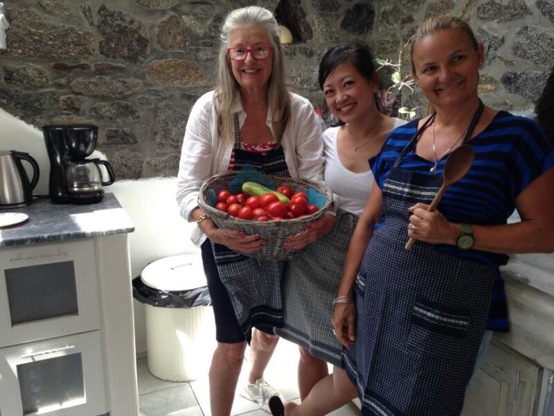 Mykonos: Cooking Class with Food and Wine - The Atmosphere and Group Dynamics