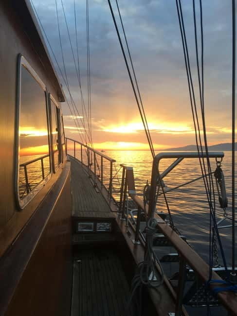 Mykonos: Sunset Boat Cruise with Light Dinner & Drinks - What to Expect on the Day