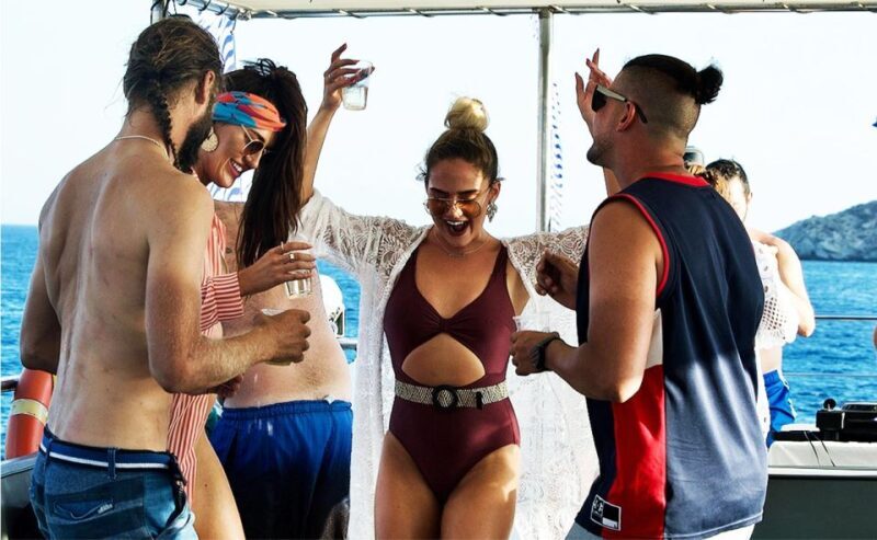 Mykonos: Sunset Boat Party with Open Bar & Live DJ - Key Points