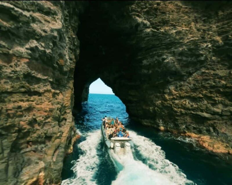 N Pali Coast Zodiac Raft Sea Caves Expedition on Kauai - In-Depth Exploration of the Tour