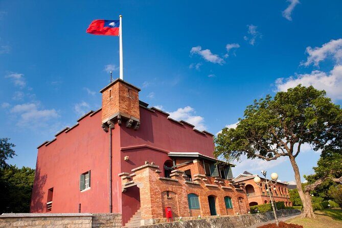 N107 Freshwater Red Mao City Fuguijiao Lighthouse Jinshan Old Street Keelung North Coast Day Tour (10h) - Exploring Taiwan’s Coastal Charm: A Detailed Look at the North Coast Day Tour