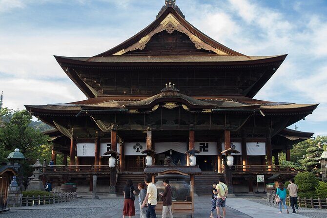 Nagano Highlights Snow Monkeys Nozawa Onsen and Zenkoji Temple - An Overview of the Tour