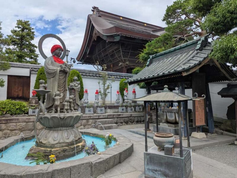 Nagano Zenkoji Temple Town Walking Tour with Oyaki Tasting - An In-Depth Look at the Nagano Zenkoji Tour