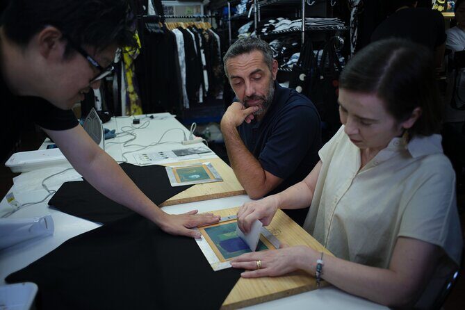 Nagoya Black Montsuki Dyeing: Family Crest Silk Printing - Key Points