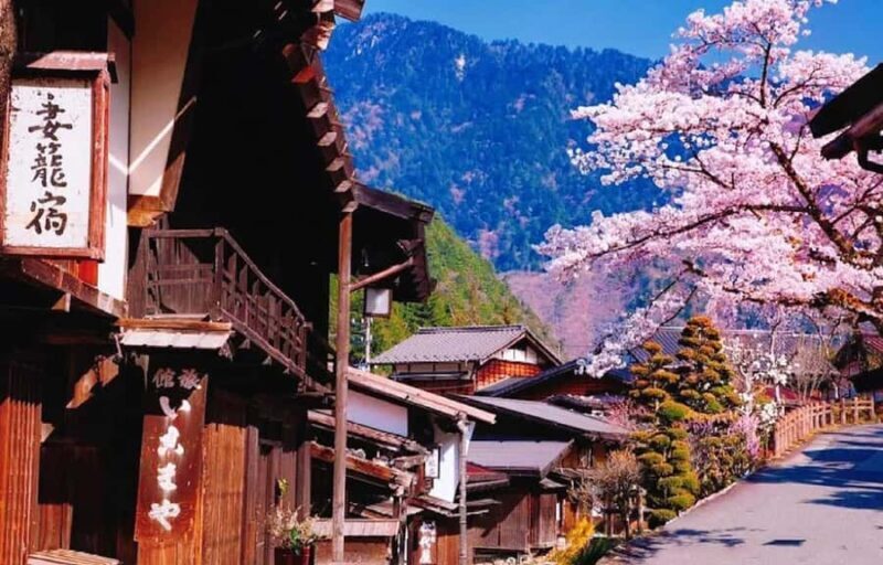 Nagoya: Inuyama Castle, Magome-juku, & Tsumago-juku Tour - Exploring Inuyama Castle