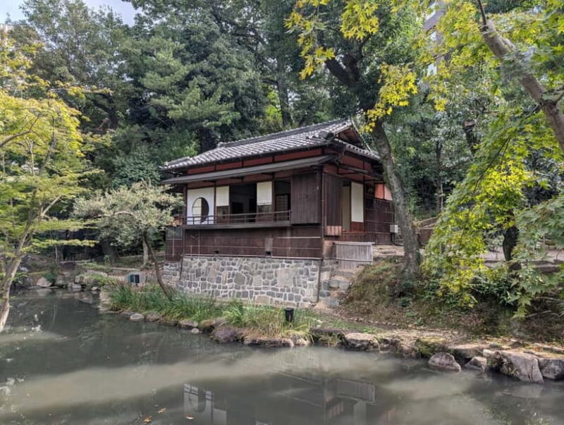 Nagoya: Kakuozan guided tour w/Incense Ceremony Experience - Who is this tour best suited for?