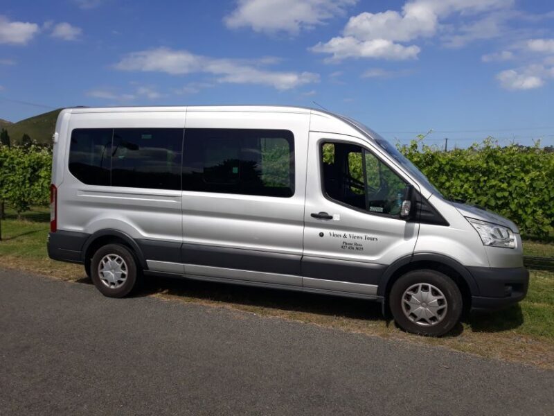 Napier: Art-Deco + Te Mata Peak+ Garden Walk + Wine Tasting - Tasting Local Wine and Cheese at Askerne Estate