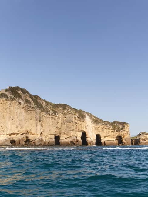 Naples: Boat tour of the Gulf of Naples and the ancient Villa Volpicelli. - Hidden Gems and Secluded Spots