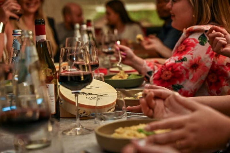 Naples: Dinner show, Tradition & Music with a glass of wine - Food and Drink: More Than Just a Meal