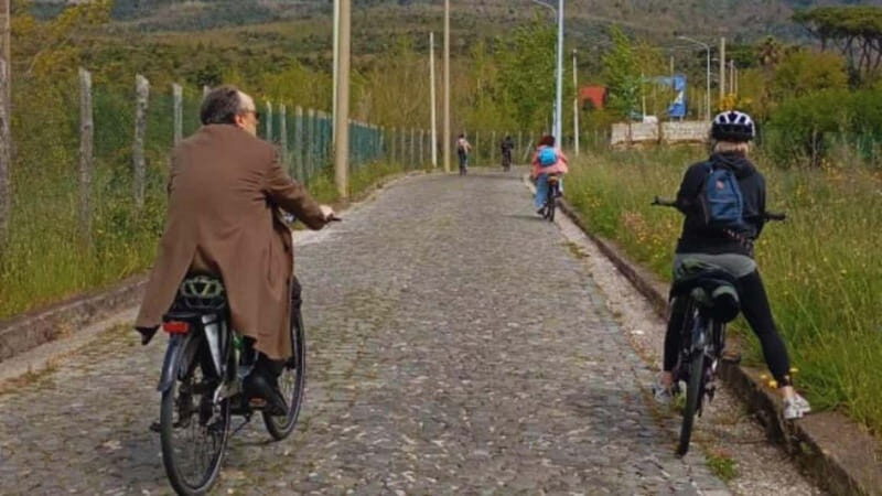 Naples: e-bike rental on Mount Vesuvius with crater access - Why Choose This Tour?