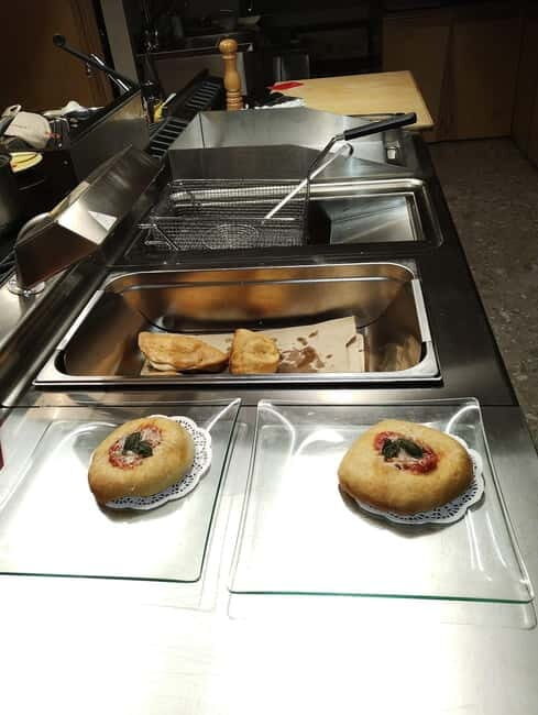 Naples: "fried pizza" workshop and tasting in front of Vesuvius - Introduction