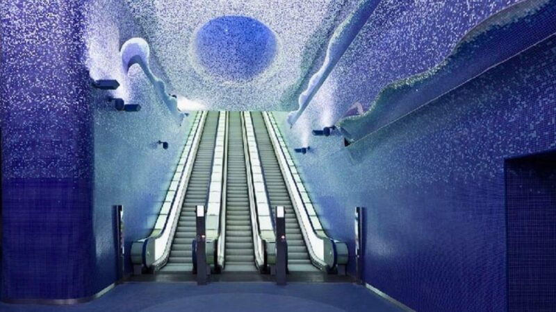 Naples: guided tour of the artists' tube on Line 1 to Toledo - Key Points