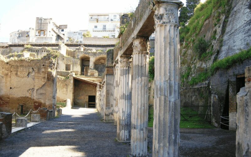 Naples: Herculaneum Entry Ticket with Digital Audio Guide - Navigating the Site