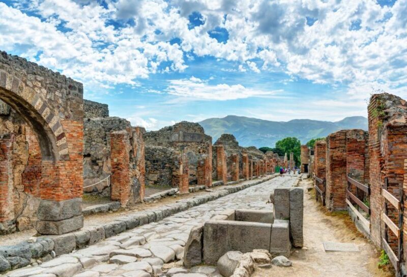 Naples: Insta-Perfect Walk with a Local - Discover Naples’s Visual Charms in 90 Minutes