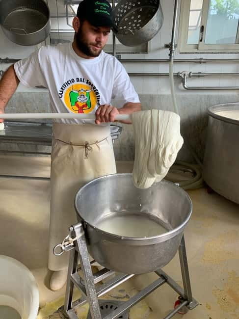 Naples: Mozzarella Experience, Taste of Southern Italy - A real taste of Naples—away from the crowds