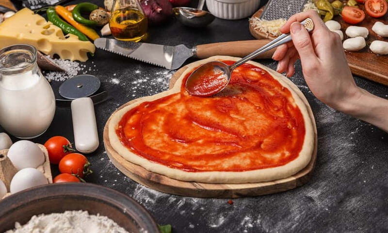 Naples: Neapolitan Pizza Making Class - Authentic Experience - Group Size and Atmosphere