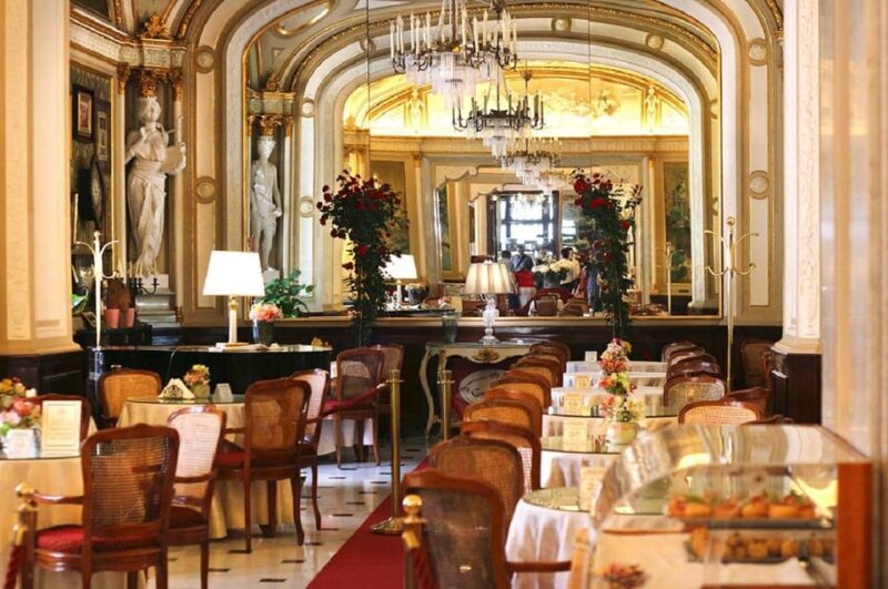 Naples: Royal Palace and Spanish Quarter Guided Tour - Discovering the Spanish Quarter and Street Art