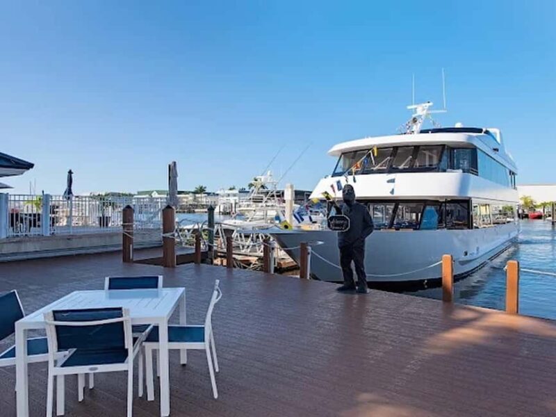 Naples: Sightseeing and Dining Cruises - Setting the Scene: A Classic Florida Yacht Experience
