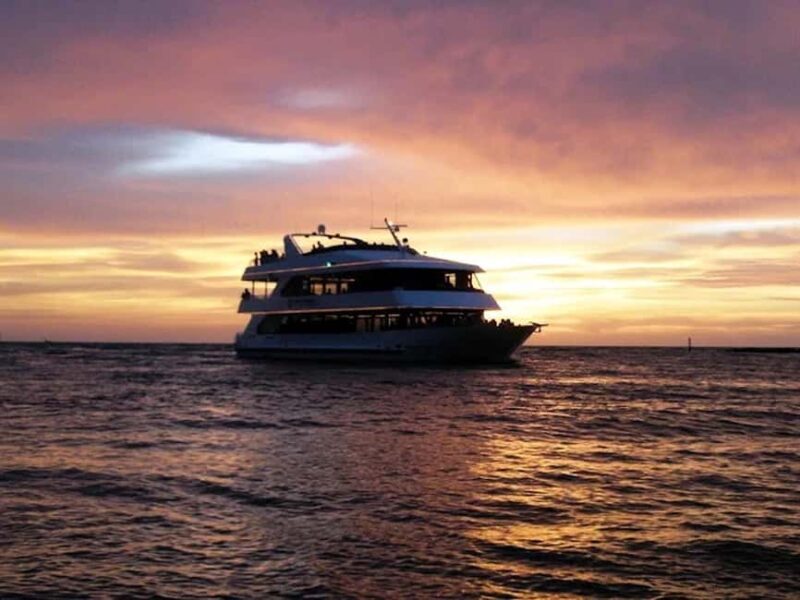 Naples: Sightseeing and Dining Cruises - Dining and Refreshments Onboard