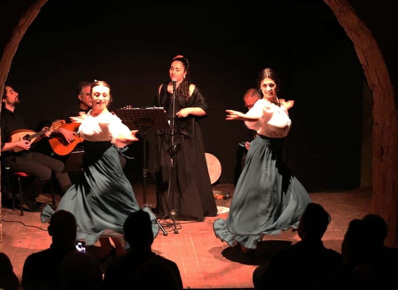 Napoli: Show Canzoni e Danze Tradizionali con degustazione - What Makes This Tour Special