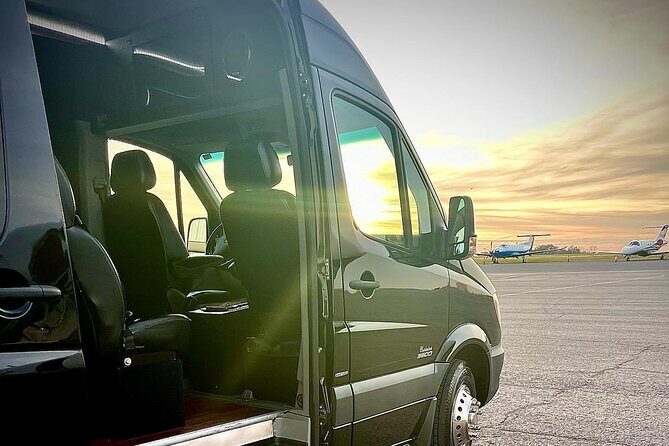 Nashville Airport Private Transportation for 6-13 Passengers - Transportation Style and Group Dynamics
