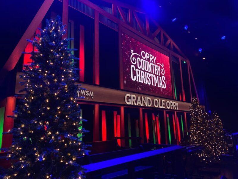 Nashville: Country Christmas Music Show at the Opry House - The Experience of the Venue and Performances
