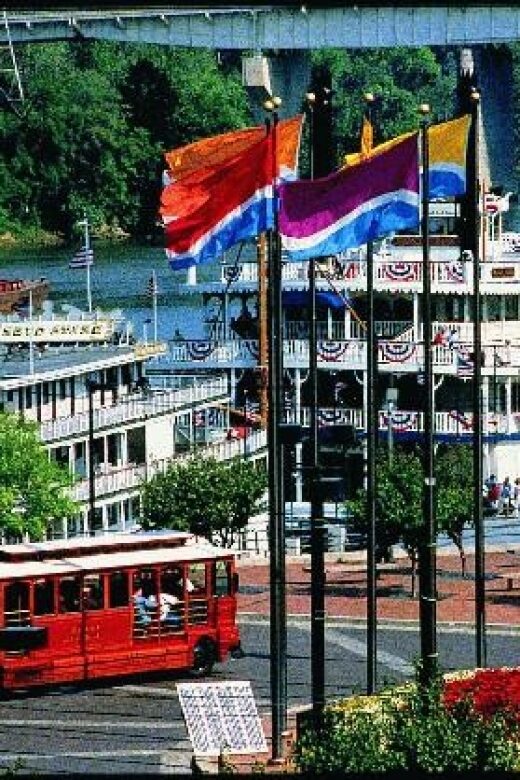 Nashville: General Jackson Showboat Dinner Cruise - The Pros and Cons in Detail