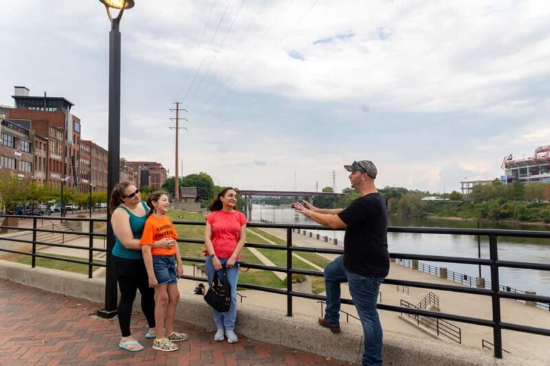 Nashville: The Ryman, Tootsies, Broadway, & Printer's Alley - Key Points