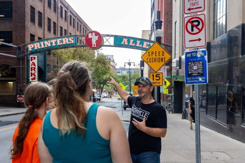 Nashville: The Ryman, Tootsies, Broadway, & Printer's Alley - The Landmarks: A Closer Look
